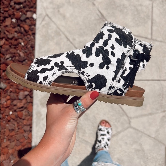 Very G | Shoes | New Nib Very G Libra Black Cow Animal Print Western ...